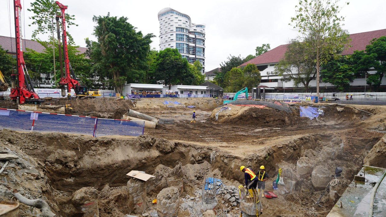 Mahasiswa TKBG PUtech Kunjungi Proyek Pondasi Gedung di UGM – PUtech